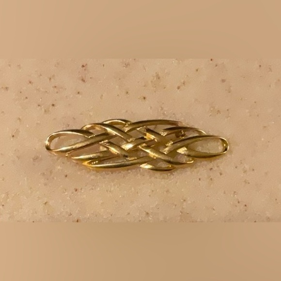 Monet | Jewelry | Vintage Gold Tone Monet Pin | Poshmark
